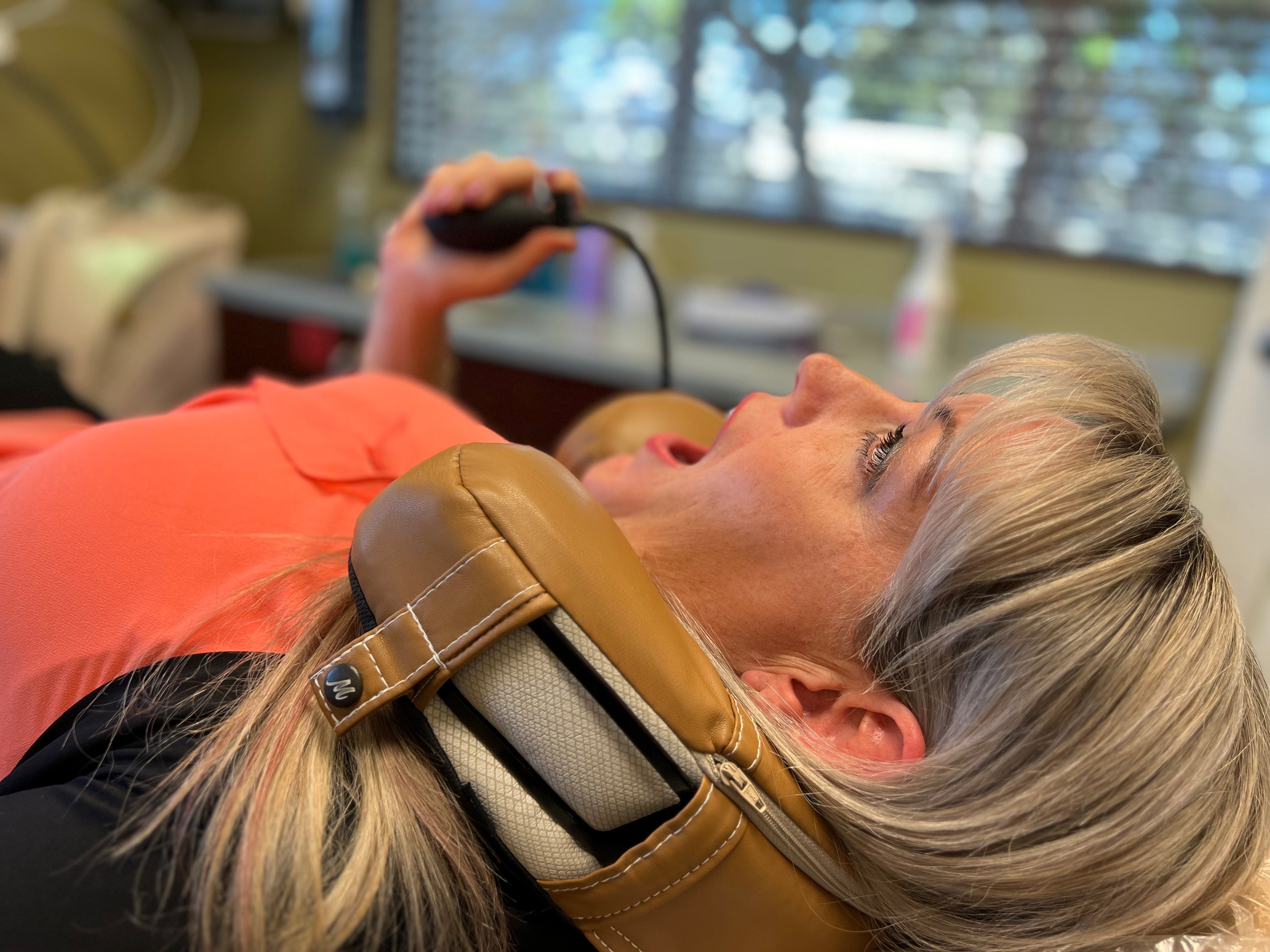 Using the MyJet Luxopedics Neck Pillow to Reduce Patient Discomfort in ...